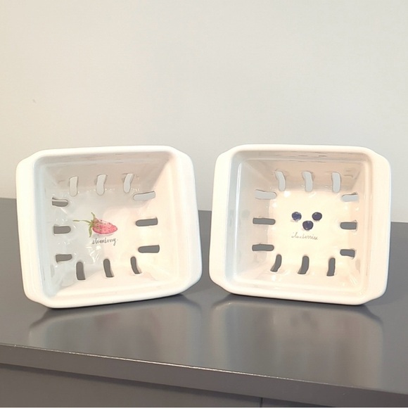 Rae Dunn | Kitchen | Rae Dunn White Berry Colanders Set Of Two Nwot ...
